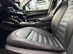 Grey Alfa Romeo Stelvio 2017 in Riga, with an engine capacity of 2.00 L and mileage of 159 thousand km for 21300 €, photo 12 on AUTOMOTO.COM.LV