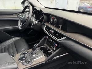 Grey Alfa Romeo Stelvio 2017 in Riga, with an engine capacity of 2.00 L and mileage of 159 thousand km for 21300 €, photo 18 on AUTOMOTO.COM.LV