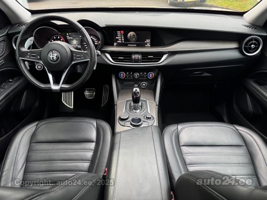 Grey Alfa Romeo Stelvio 2017 in Riga, with an engine capacity of 2.00 L and mileage of 159 thousand km for 21300 €, photo 20 on AUTOMOTO.COM.LV