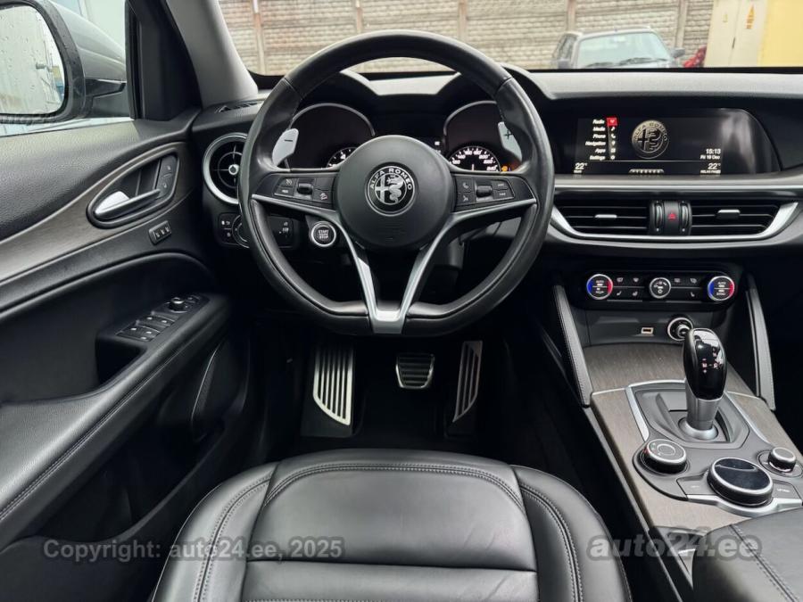 Grey Alfa Romeo Stelvio 2017 in Riga, with an engine capacity of 2.00 L and mileage of 159 thousand km for 21300 €, photo 21 on AUTOMOTO.COM.LV