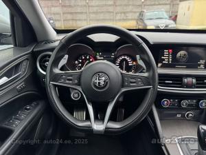 Grey Alfa Romeo Stelvio 2017 in Riga, with an engine capacity of 2.00 L and mileage of 159 thousand km for 21300 €, photo 22 on AUTOMOTO.COM.LV