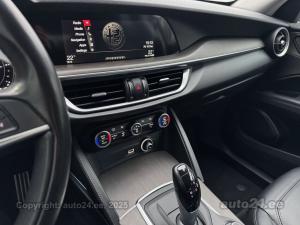 Grey Alfa Romeo Stelvio 2017 in Riga, with an engine capacity of 2.00 L and mileage of 159 thousand km for 21300 €, photo 24 on AUTOMOTO.COM.LV