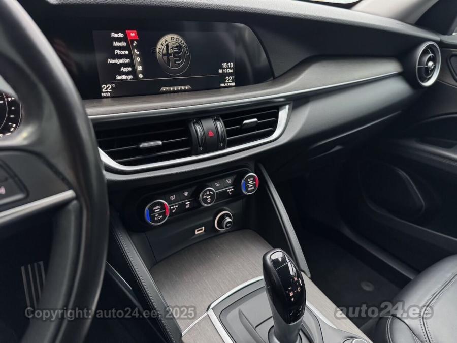 Grey Alfa Romeo Stelvio 2017 in Riga, with an engine capacity of 2.00 L and mileage of 159 thousand km for 21300 €, photo 24 on AUTOMOTO.COM.LV