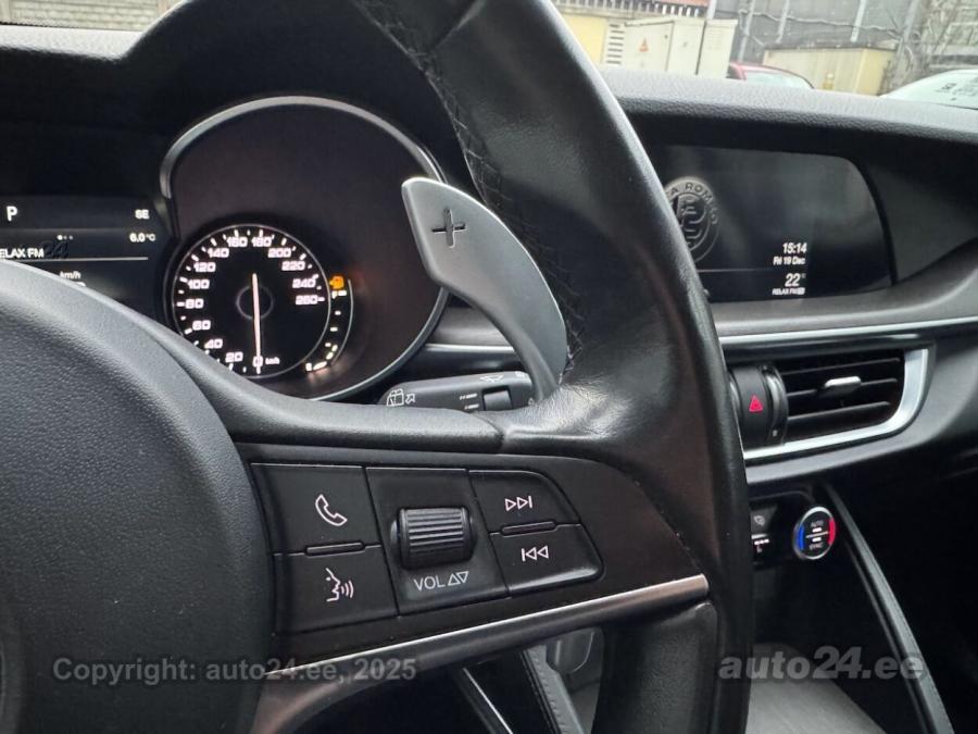 Grey Alfa Romeo Stelvio 2017 in Riga, with an engine capacity of 2.00 L and mileage of 159 thousand km for 21300 €, photo 27 on AUTOMOTO.COM.LV