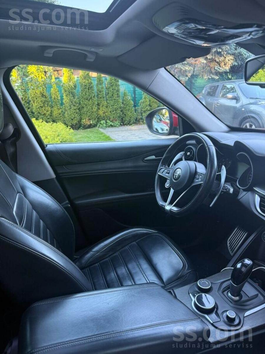 Red Alfa Romeo Stelvio 2018 in Riga, with an engine capacity of 2.20 L and mileage of 173 thousand km for 22000 €, photo 6 on AUTOMOTO.COM.LV