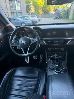 Red Alfa Romeo Stelvio 2018 in Riga, with an engine capacity of 2.20 L and mileage of 173 thousand km for 22000 €, photo 7 on AUTOMOTO.COM.LV