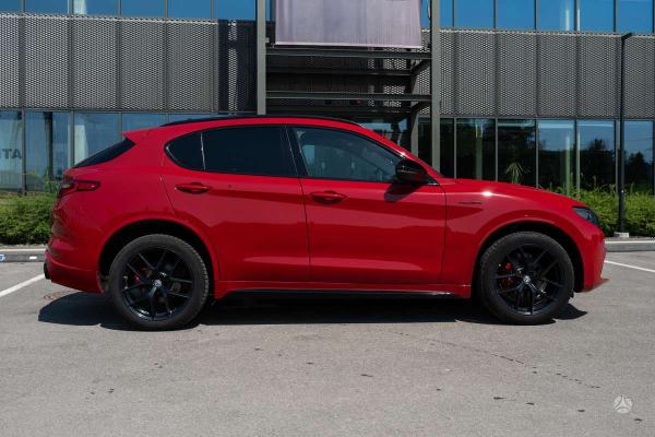 Sarkans Alfa Romeo Stelvio 2018 Viļņa, ar dzinēja tilpumu 2.00 L un nobraukumu 103 tūkst. km par 22500 €, foto 5 vietnē AUTOMOTO.COM.LV