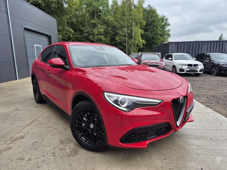 Red Alfa Romeo Stelvio 2018 in Utena, with an engine capacity of 2.14 L and mileage of 254 thousand km for 12990 €, photo 3 on AUTOMOTO.COM.LV
