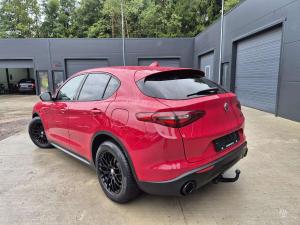 Red Alfa Romeo Stelvio 2018 in Utena, with an engine capacity of 2.14 L and mileage of 254 thousand km for 12990 €, photo 5 on AUTOMOTO.COM.LV