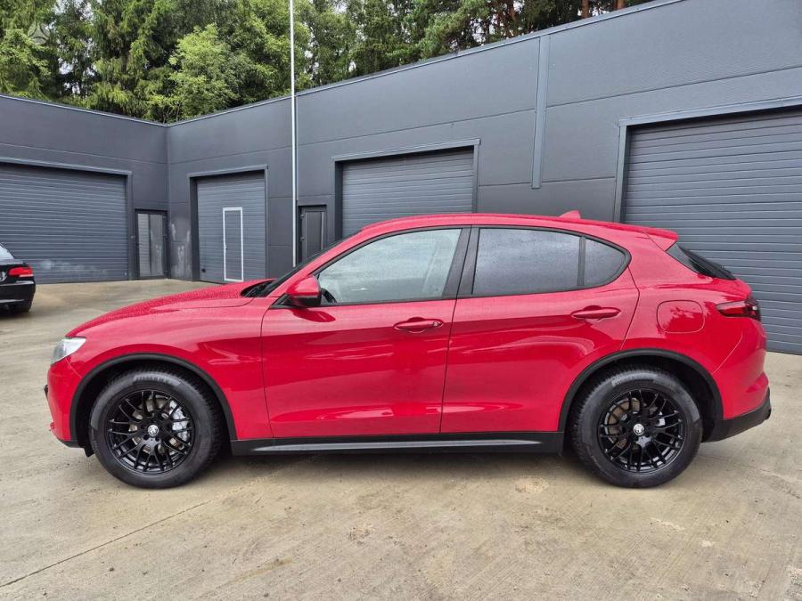 Red Alfa Romeo Stelvio 2018 in Utena, with an engine capacity of 2.14 L and mileage of 254 thousand km for 12990 €, photo 6 on AUTOMOTO.COM.LV
