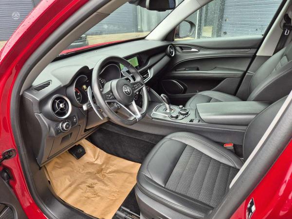 Red Alfa Romeo Stelvio 2018 in Utena, with an engine capacity of 2.14 L and mileage of 254 thousand km for 12990 €, photo 9 on AUTOMOTO.COM.LV