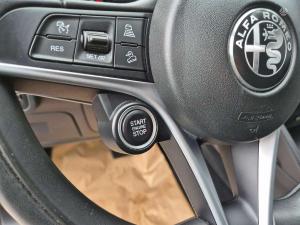 Red Alfa Romeo Stelvio 2018 in Utena, with an engine capacity of 2.14 L and mileage of 254 thousand km for 12990 €, photo 13 on AUTOMOTO.COM.LV