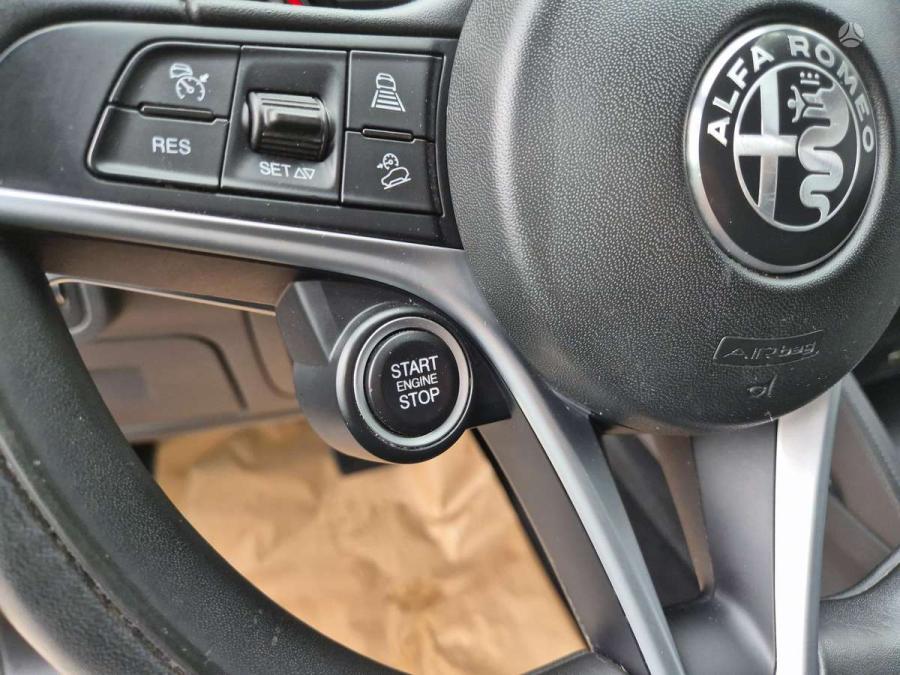 Red Alfa Romeo Stelvio 2018 in Utena, with an engine capacity of 2.14 L and mileage of 254 thousand km for 12990 €, photo 13 on AUTOMOTO.COM.LV