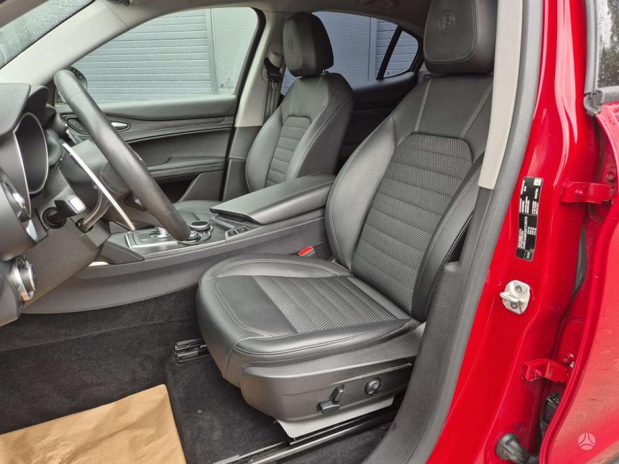 Red Alfa Romeo Stelvio 2018 in Utena, with an engine capacity of 2.14 L and mileage of 254 thousand km for 12990 €, photo 16 on AUTOMOTO.COM.LV