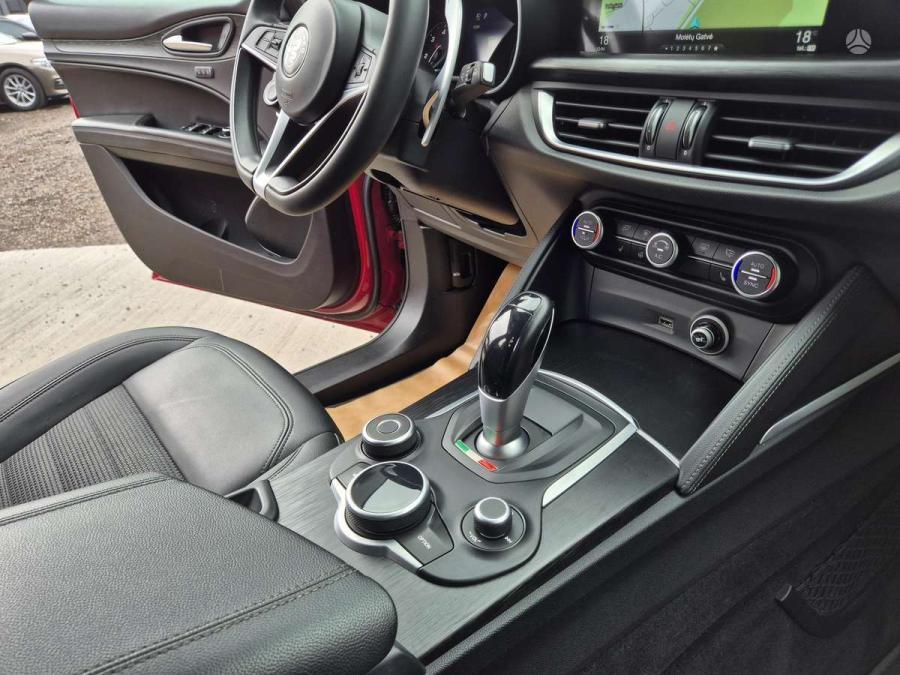 Red Alfa Romeo Stelvio 2018 in Utena, with an engine capacity of 2.14 L and mileage of 254 thousand km for 12990 €, photo 17 on AUTOMOTO.COM.LV