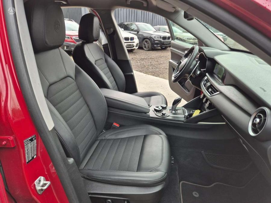 Red Alfa Romeo Stelvio 2018 in Utena, with an engine capacity of 2.14 L and mileage of 254 thousand km for 12990 €, photo 18 on AUTOMOTO.COM.LV