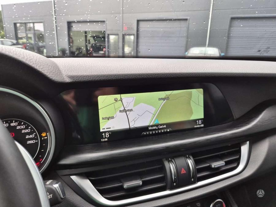 Red Alfa Romeo Stelvio 2018 in Utena, with an engine capacity of 2.14 L and mileage of 254 thousand km for 12990 €, photo 22 on AUTOMOTO.COM.LV