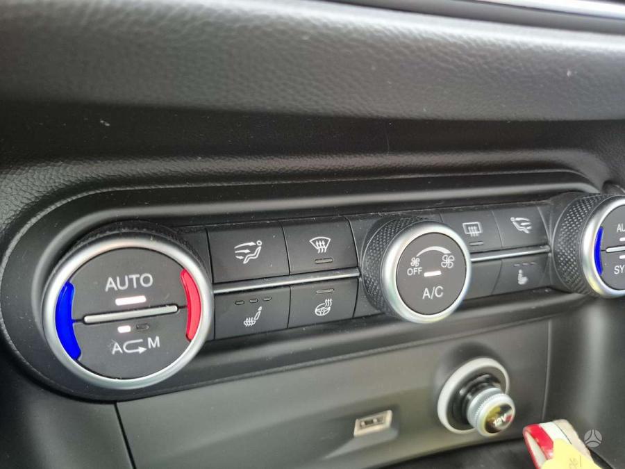 Red Alfa Romeo Stelvio 2018 in Utena, with an engine capacity of 2.14 L and mileage of 254 thousand km for 12990 €, photo 24 on AUTOMOTO.COM.LV