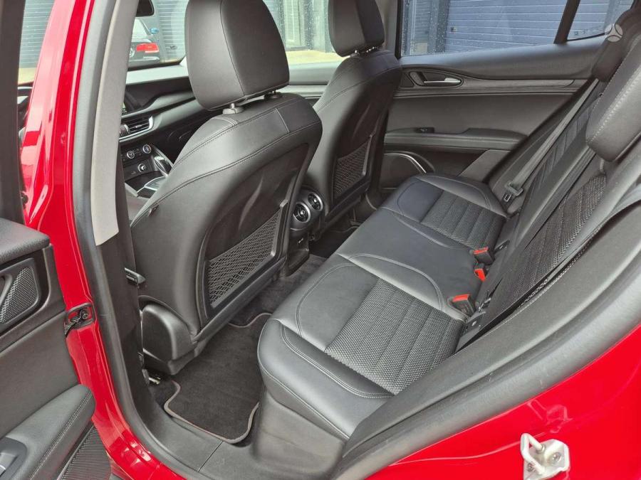 Red Alfa Romeo Stelvio 2018 in Utena, with an engine capacity of 2.14 L and mileage of 254 thousand km for 12990 €, photo 29 on AUTOMOTO.COM.LV