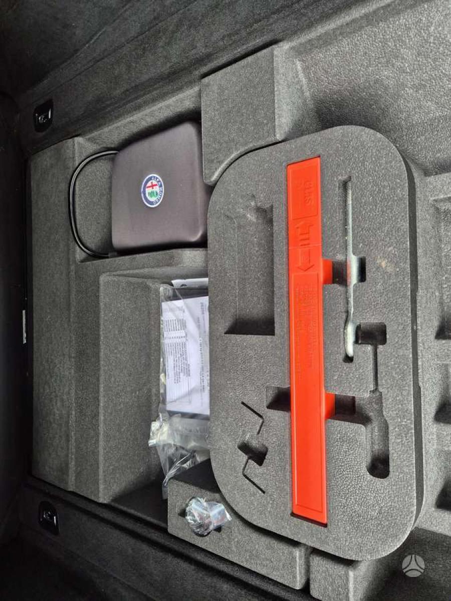 Red Alfa Romeo Stelvio 2018 in Utena, with an engine capacity of 2.14 L and mileage of 254 thousand km for 12990 €, photo 32 on AUTOMOTO.COM.LV