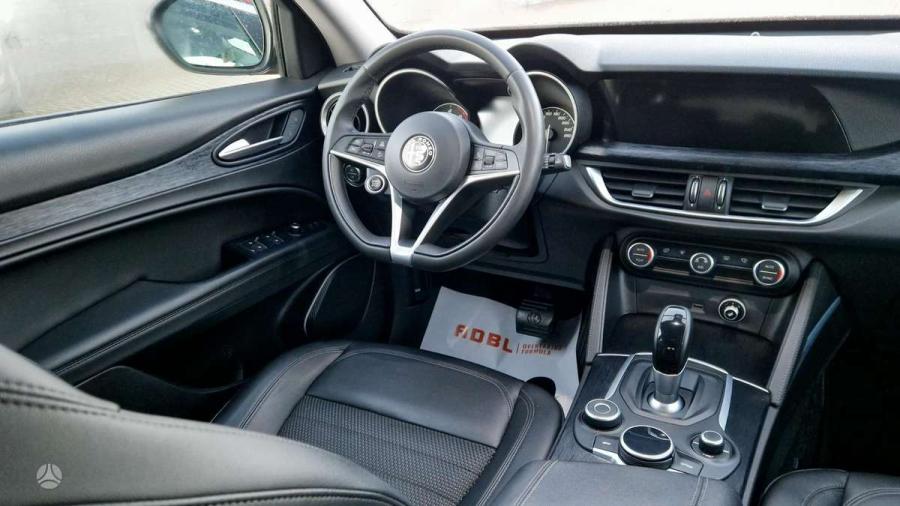 Red Alfa Romeo Stelvio 2019 in Taurage, with an engine capacity of 2.14 L and mileage of 212 thousand km for 14500 €, photo 12 on AUTOMOTO.COM.LV