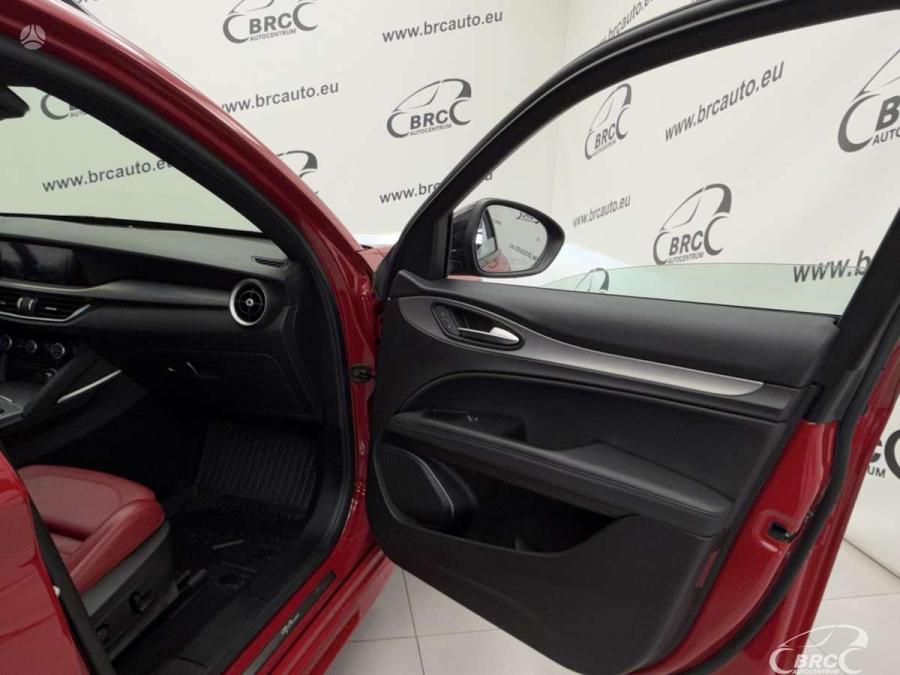 Red Alfa Romeo Stelvio 2022 in Vilnius, with an engine capacity of 2.00 L and mileage of 67 thousand km for 32500 €, photo 9 on AUTOMOTO.COM.LV