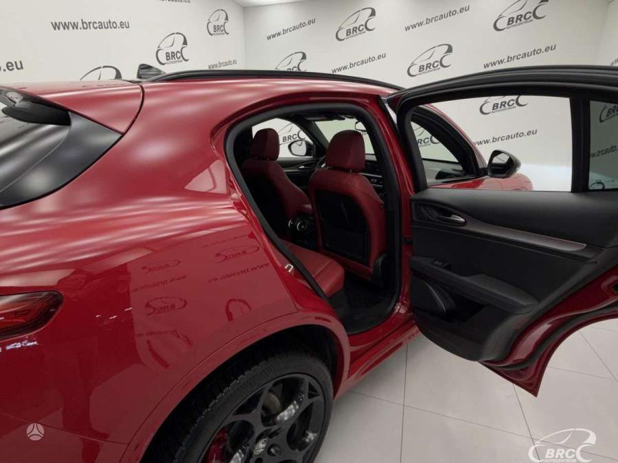 Red Alfa Romeo Stelvio 2022 in Vilnius, with an engine capacity of 2.00 L and mileage of 67 thousand km for 32500 €, photo 15 on AUTOMOTO.COM.LV