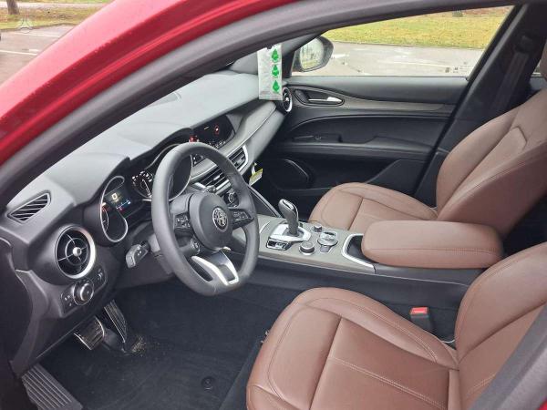 Red Alfa Romeo Stelvio 2023 in Plunge, with an engine capacity of 2.00 L and mileage of 7 thousand km for 26900 €, photo 11 on AUTOMOTO.COM.LV