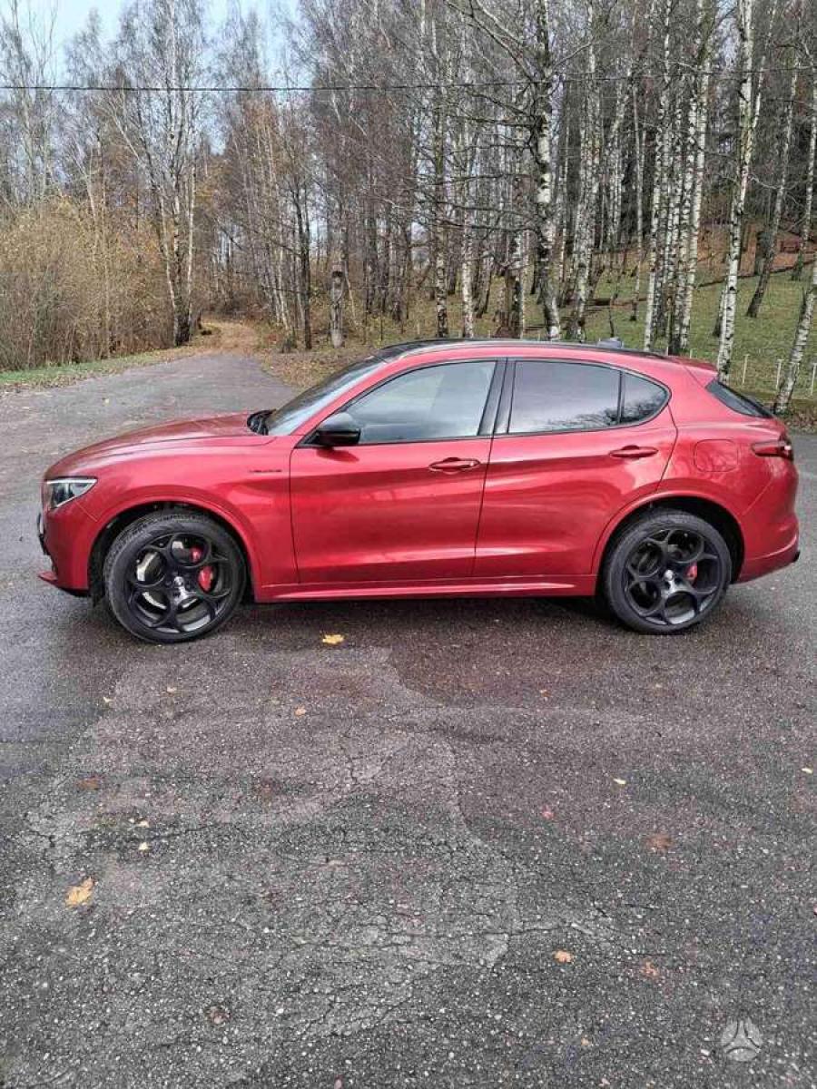 Red Alfa Romeo Stelvio 2023 in Plunge, with an engine capacity of 2.00 L and mileage of 12 thousand km for 29900 €, photo 4 on AUTOMOTO.COM.LV