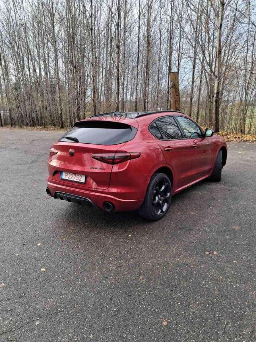 Red Alfa Romeo Stelvio 2023 in Plunge, with an engine capacity of 2.00 L and mileage of 12 thousand km for 29900 €, photo 6 on AUTOMOTO.COM.LV