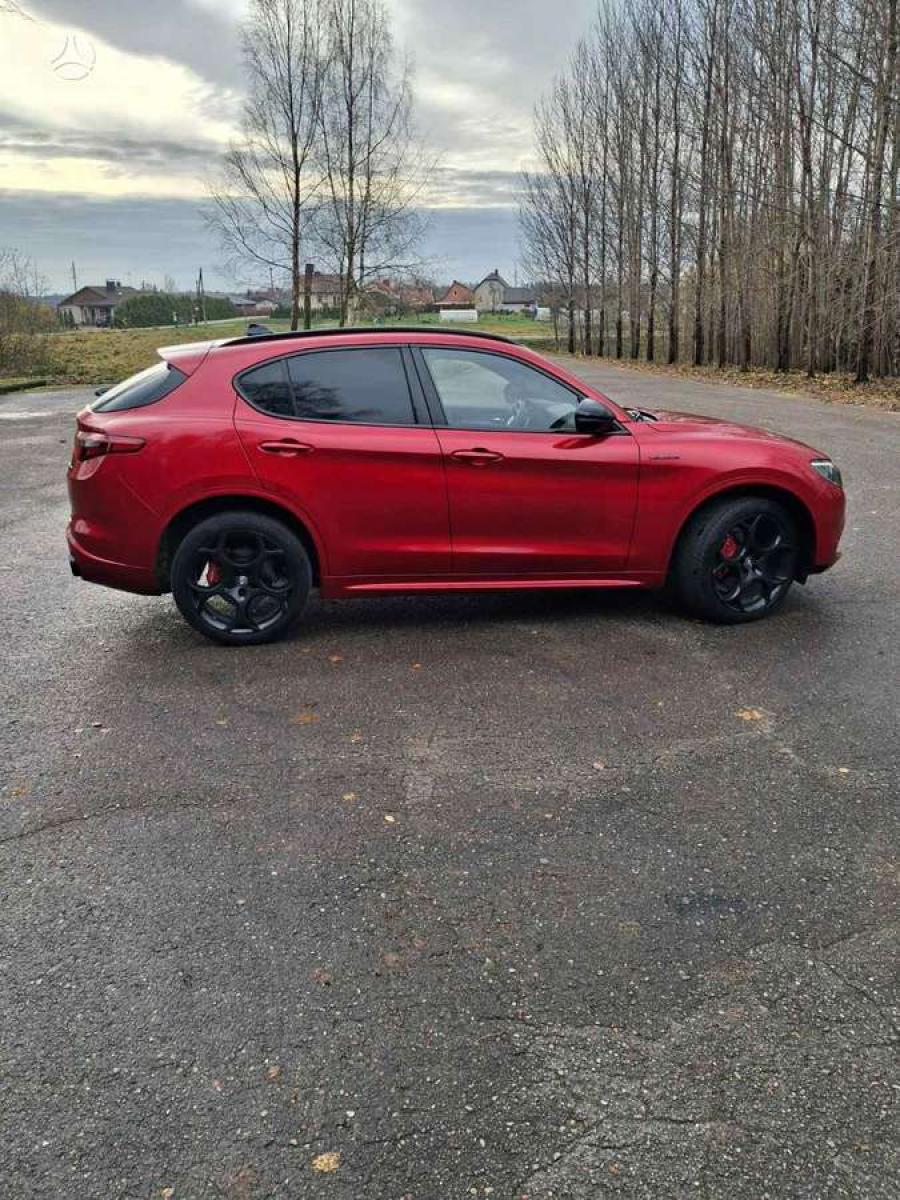 Red Alfa Romeo Stelvio 2023 in Plunge, with an engine capacity of 2.00 L and mileage of 12 thousand km for 29900 €, photo 7 on AUTOMOTO.COM.LV