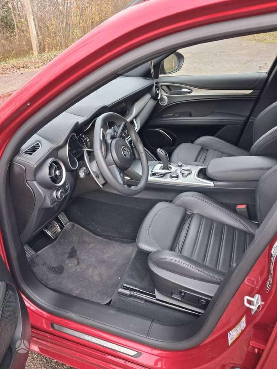 Red Alfa Romeo Stelvio 2023 in Plunge, with an engine capacity of 2.00 L and mileage of 12 thousand km for 29900 €, photo 9 on AUTOMOTO.COM.LV