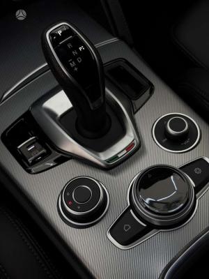 Sarkans Alfa Romeo Stelvio 2023 Viļņa, ar dzinēja tilpumu 2.00 L un nobraukumu 13 tūkst. km par 28999 €, foto 23 vietnē AUTOMOTO.COM.LV
