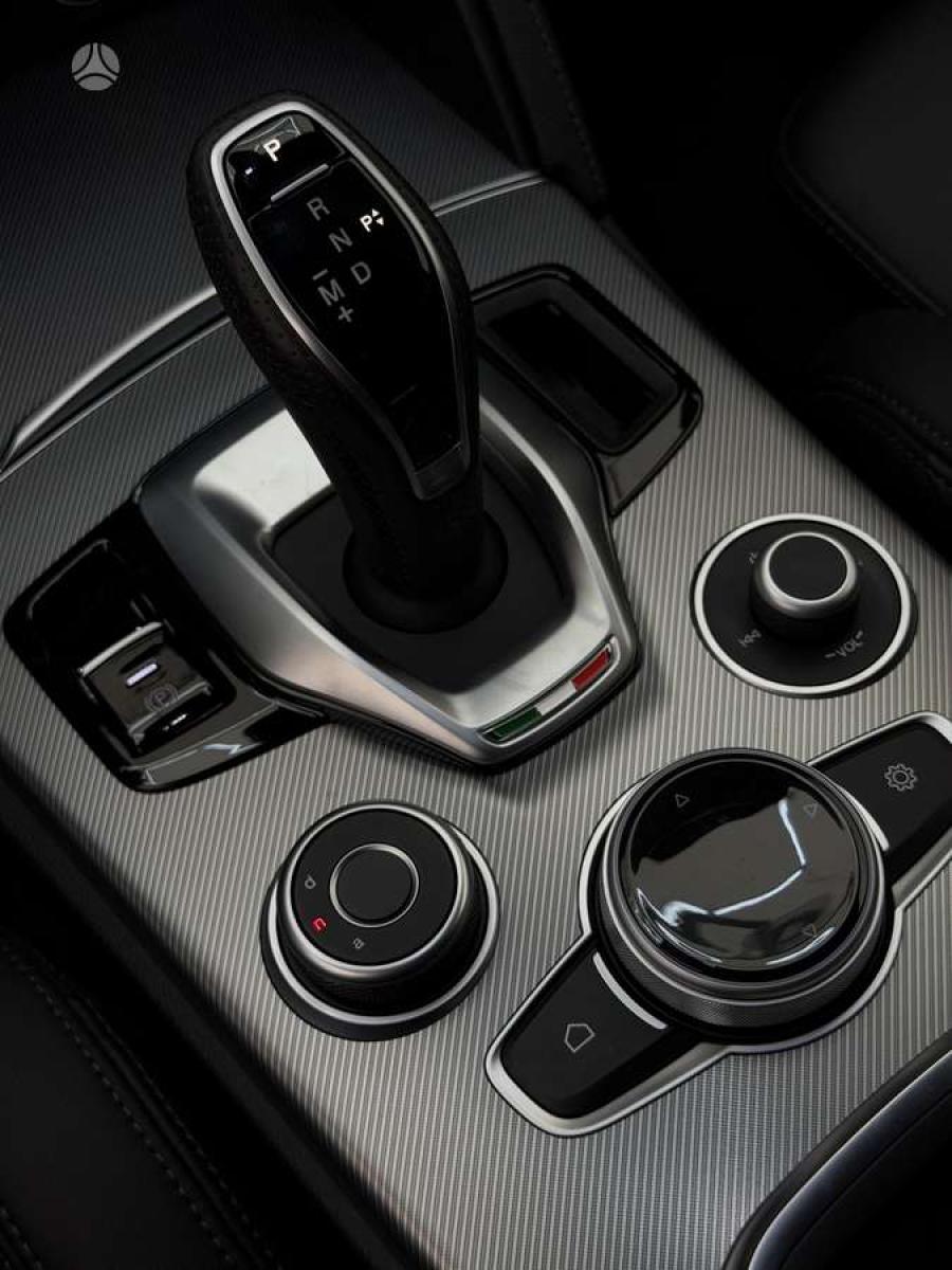 Sarkans Alfa Romeo Stelvio 2023 Viļņa, ar dzinēja tilpumu 2.00 L un nobraukumu 13 tūkst. km par 28999 €, foto 23 vietnē AUTOMOTO.COM.LV