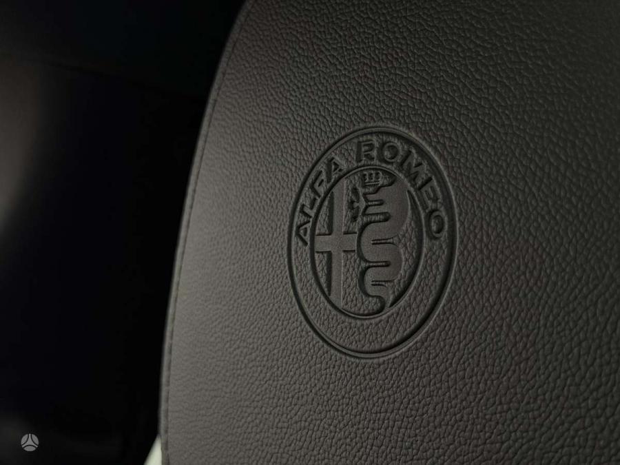 Sarkans Alfa Romeo Stelvio 2023 Viļņa, ar dzinēja tilpumu 2.00 L un nobraukumu 13 tūkst. km par 28999 €, foto 33 vietnē AUTOMOTO.COM.LV