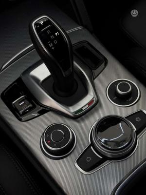 Sarkans Alfa Romeo Stelvio 2023 Viļņa, ar dzinēja tilpumu 2.00 L un nobraukumu 13 tūkst. km par 28999 €, foto 23 vietnē AUTOMOTO.COM.LV