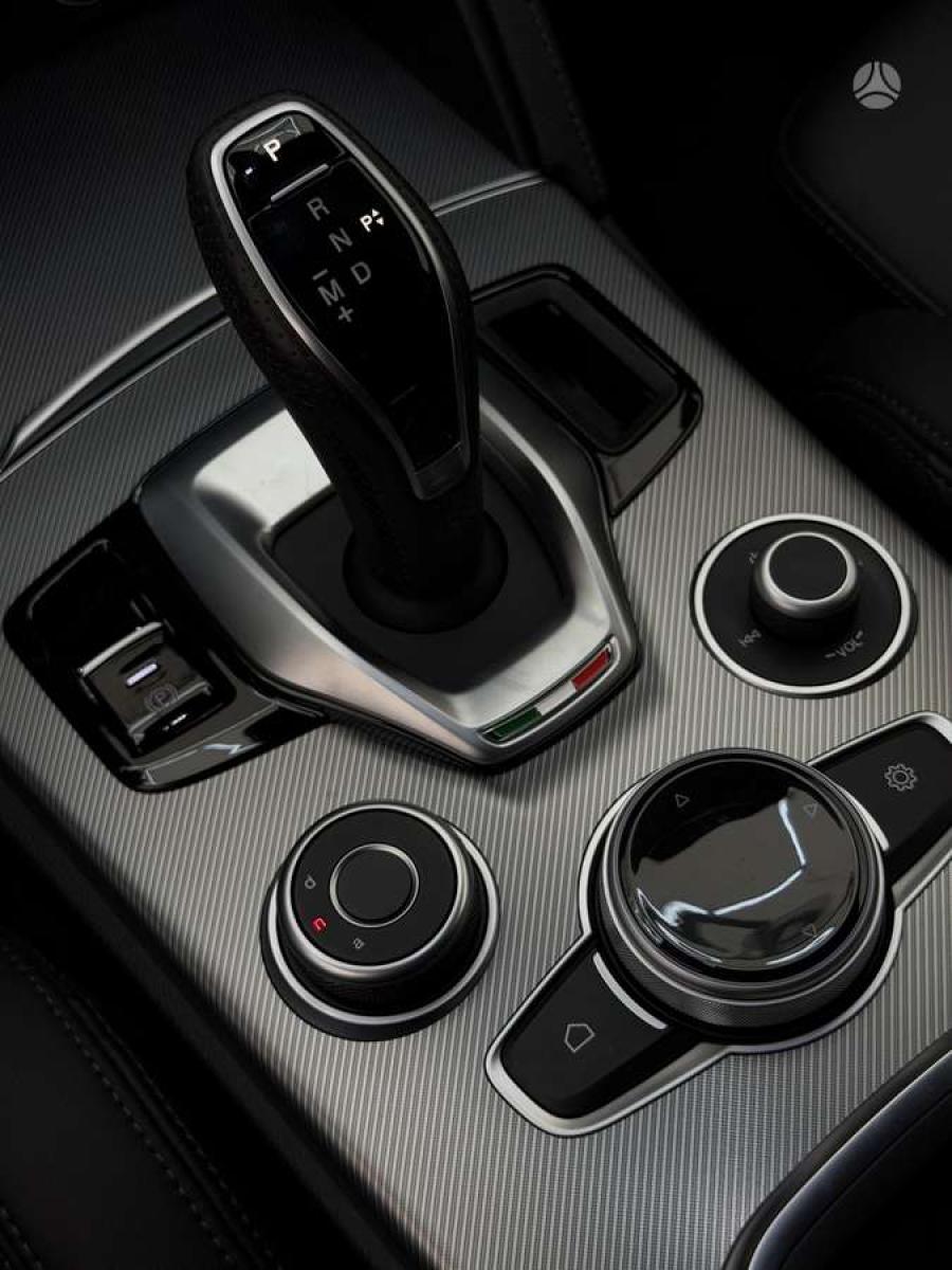 Sarkans Alfa Romeo Stelvio 2023 Viļņa, ar dzinēja tilpumu 2.00 L un nobraukumu 13 tūkst. km par 28999 €, foto 23 vietnē AUTOMOTO.COM.LV