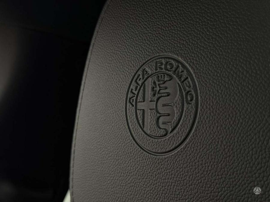 Sarkans Alfa Romeo Stelvio 2023 Viļņa, ar dzinēja tilpumu 2.00 L un nobraukumu 13 tūkst. km par 28999 €, foto 33 vietnē AUTOMOTO.COM.LV