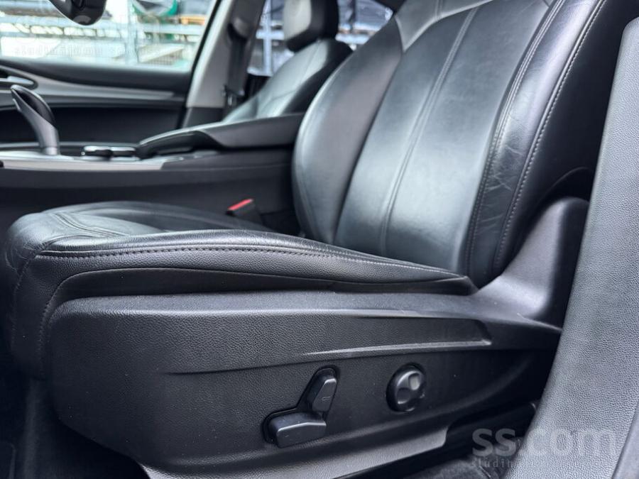 White Alfa Romeo Stelvio 2017 in Riga, with an engine capacity of 2.20 L and mileage of 186 thousand km for 17400 €, photo 11 on AUTOMOTO.COM.LV