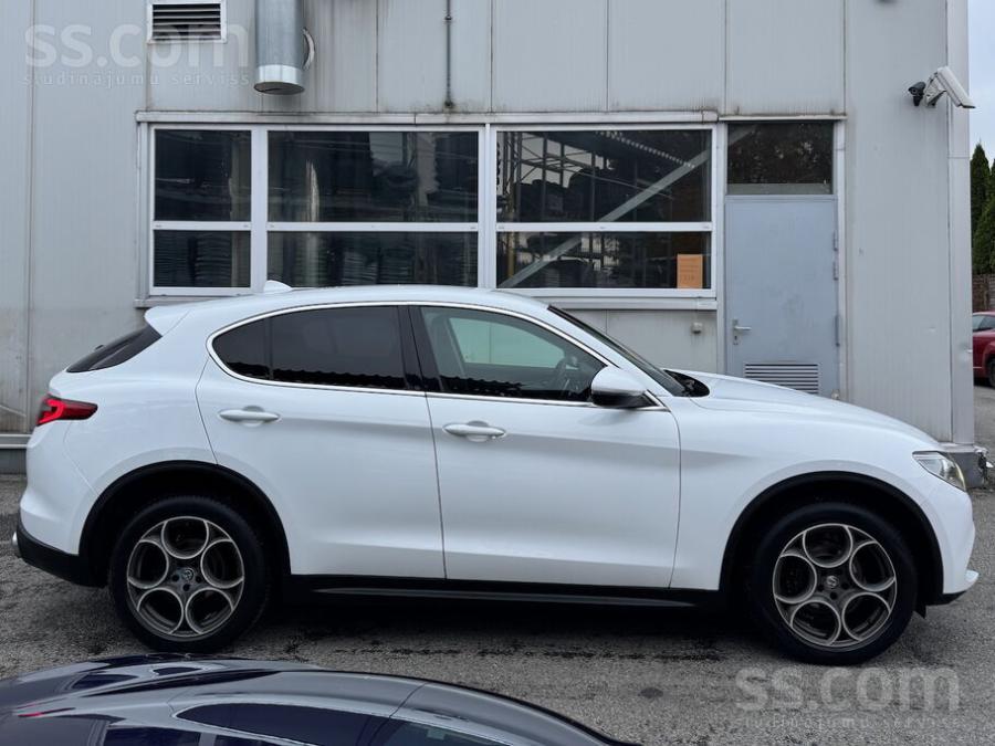 White Alfa Romeo Stelvio 2017 in Riga, with an engine capacity of 2.20 L and mileage of 186 thousand km for 17400 €, photo 5 on AUTOMOTO.COM.LV