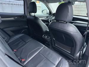 White Alfa Romeo Stelvio 2017 in Riga, with an engine capacity of 2.20 L and mileage of 186 thousand km for 17400 €, photo 15 on AUTOMOTO.COM.LV