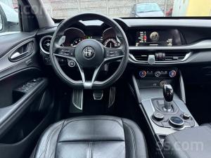 White Alfa Romeo Stelvio 2017 in Riga, with an engine capacity of 2.20 L and mileage of 186 thousand km for 17400 €, photo 17 on AUTOMOTO.COM.LV