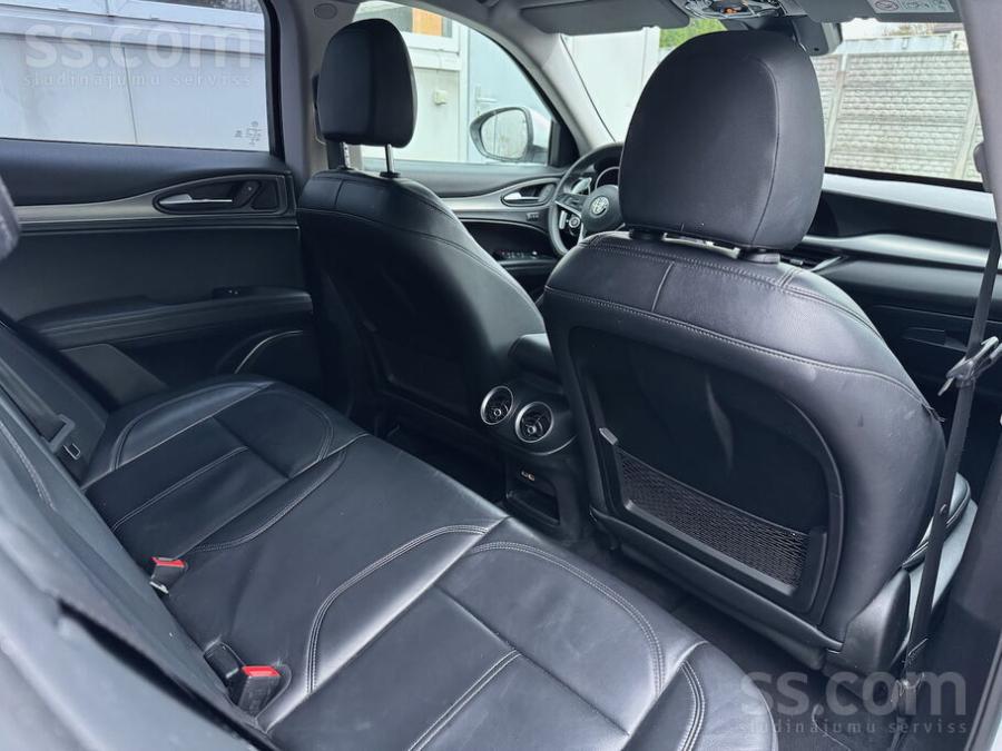 White Alfa Romeo Stelvio 2017 in Riga, with an engine capacity of 2.20 L and mileage of 186 thousand km for 17400 €, photo 15 on AUTOMOTO.COM.LV