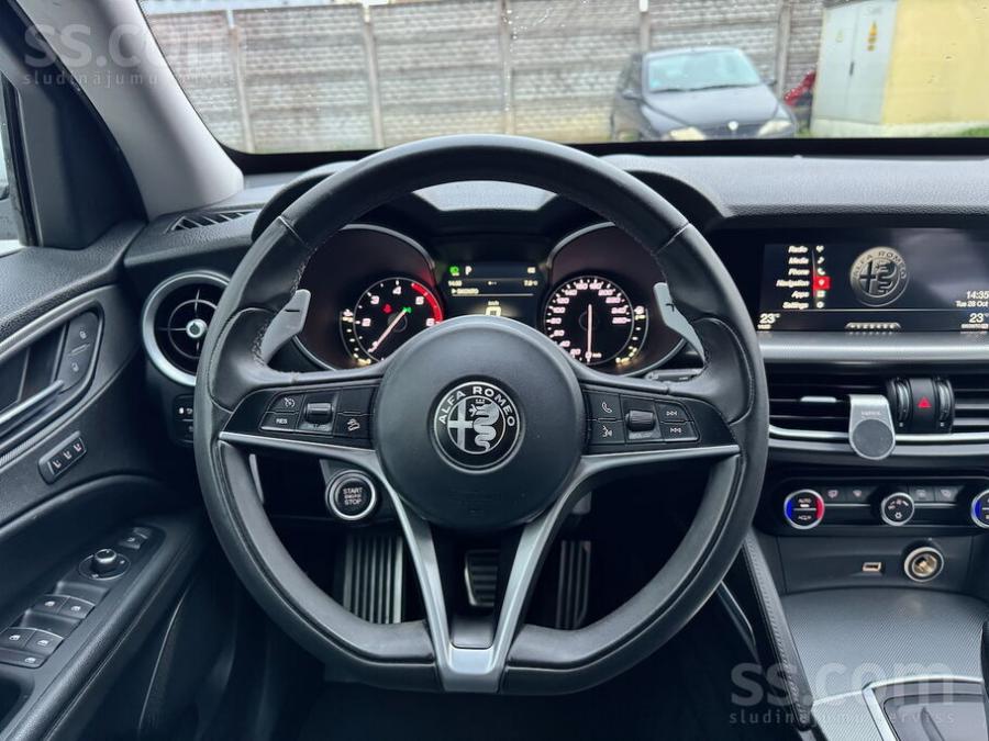 White Alfa Romeo Stelvio 2017 in Riga, with an engine capacity of 2.20 L and mileage of 186 thousand km for 17400 €, photo 18 on AUTOMOTO.COM.LV