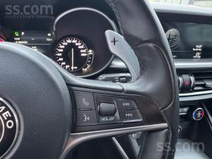 White Alfa Romeo Stelvio 2017 in Riga, with an engine capacity of 2.20 L and mileage of 186 thousand km for 17400 €, photo 21 on AUTOMOTO.COM.LV