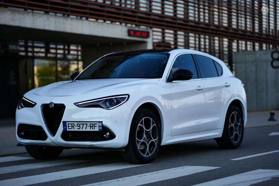 White Alfa Romeo Stelvio 2017 in Palanga, with an engine capacity of 2.14 L and mileage of 248 thousand km for 14500 €, photo 1 on AUTOMOTO.COM.LV