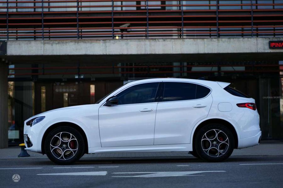 White Alfa Romeo Stelvio 2017 in Palanga, with an engine capacity of 2.14 L and mileage of 248 thousand km for 14500 €, photo 3 on AUTOMOTO.COM.LV