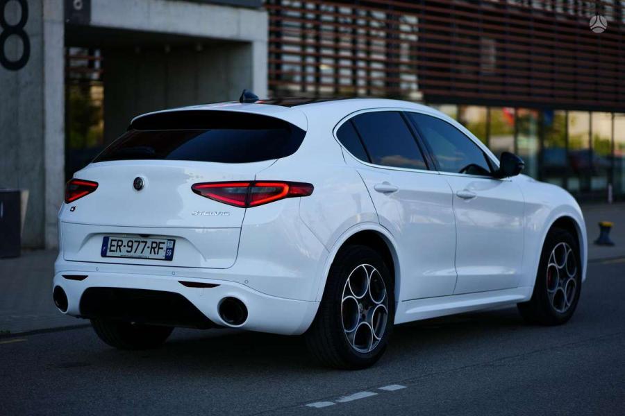 White Alfa Romeo Stelvio 2017 in Palanga, with an engine capacity of 2.14 L and mileage of 248 thousand km for 14500 €, photo 6 on AUTOMOTO.COM.LV