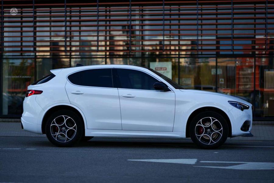 White Alfa Romeo Stelvio 2017 in Palanga, with an engine capacity of 2.14 L and mileage of 248 thousand km for 14500 €, photo 8 on AUTOMOTO.COM.LV