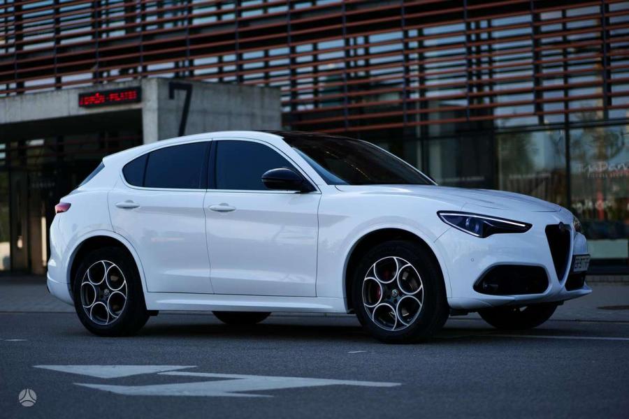 White Alfa Romeo Stelvio 2017 in Palanga, with an engine capacity of 2.14 L and mileage of 248 thousand km for 14500 €, photo 9 on AUTOMOTO.COM.LV